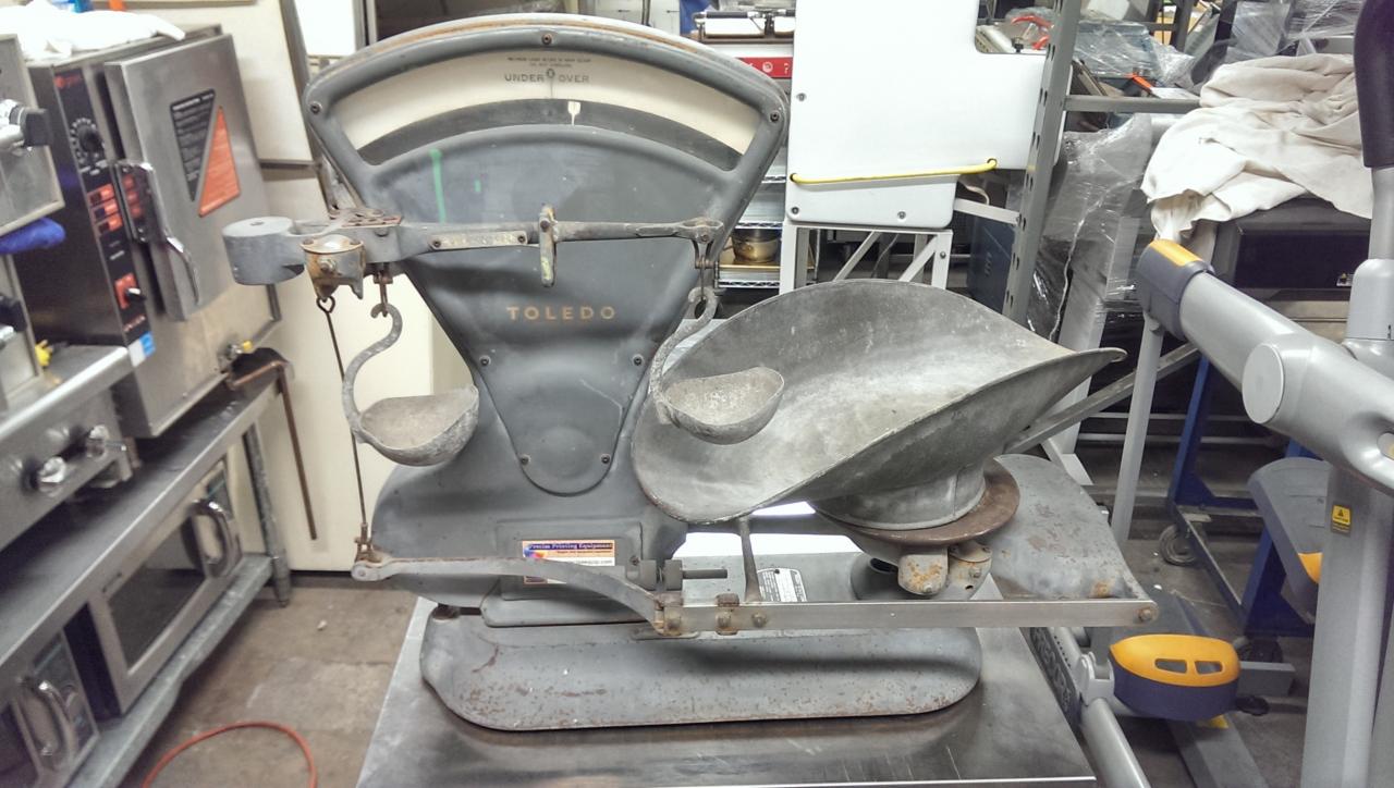 Lot #28: Vintage Toledo Scale Model 4652 (40 Lb Capacity) VERY NICE ...